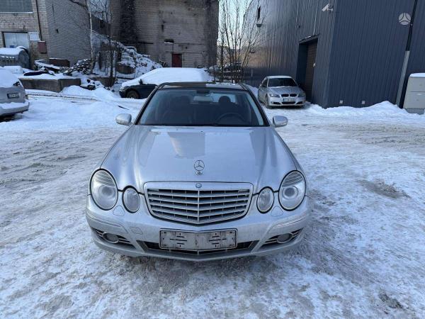 Pelēks Mercedes-Benz E 320 2008 Panevēža, ar dzinēja tilpumu 2.99 L un nobraukumu 500 tūkst. km par 3100 €, foto 4 vietnē AUTOMOTO.COM.LV