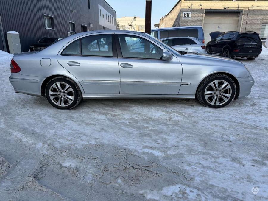Grey Mercedes-Benz E 320 2008 in Panevezys, with an engine capacity of 2.99 L and mileage of 500 thousand km for 3100 €, photo 9 on AUTOMOTO.COM.LV