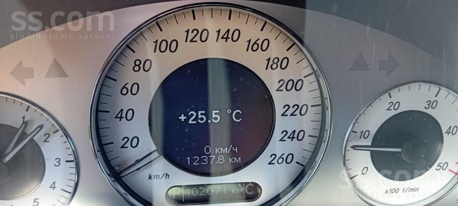 Pelēks Mercedes-Benz E 320 2009 Rīga, ar dzinēja tilpumu 3.00 L un nobraukumu 402 tūkst. km par 4650 €, foto 16 vietnē AUTOMOTO.COM.LV