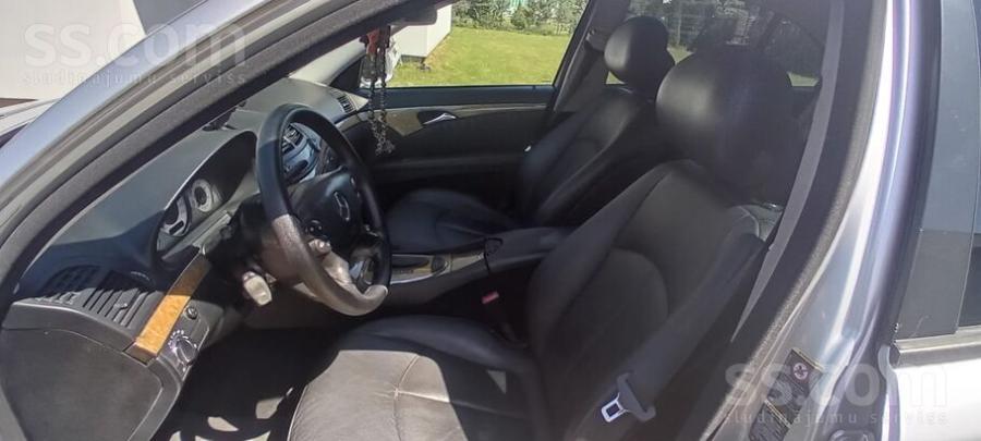 Pelēks Mercedes-Benz E 320 2009 Rīga, ar dzinēja tilpumu 3.00 L un nobraukumu 402 tūkst. km par 4650 €, foto 17 vietnē AUTOMOTO.COM.LV
