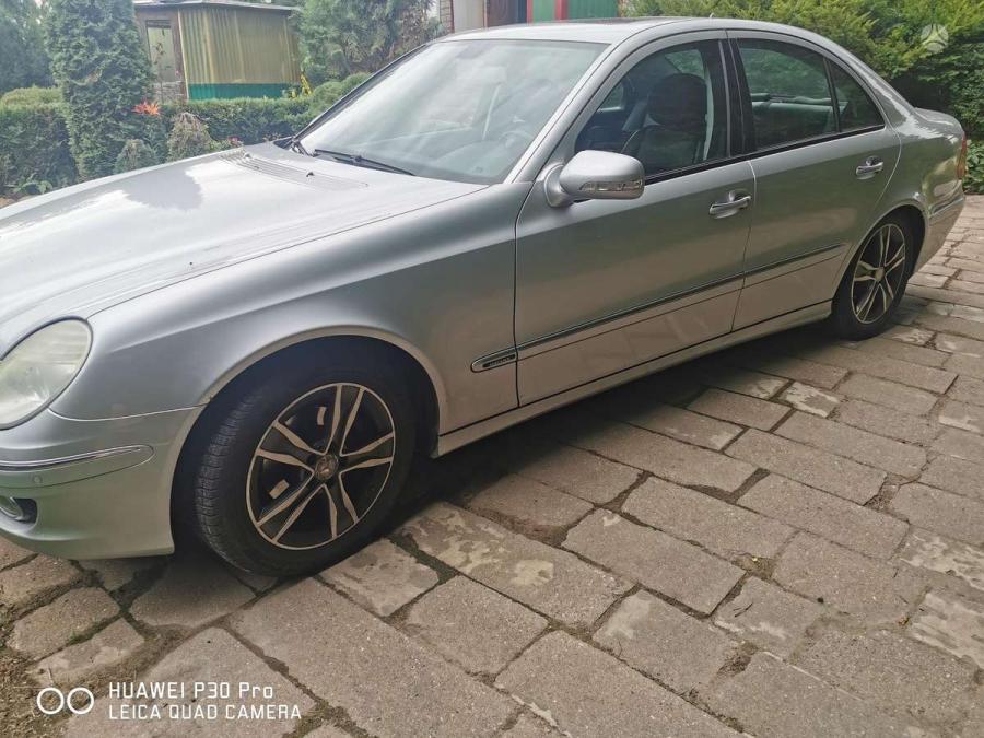 Grey Mercedes-Benz E 320 2009 in Prienai, with an engine capacity of 2.99 L and mileage of 4 thousand km for 3850 €, photo 3 on AUTOMOTO.COM.LV
