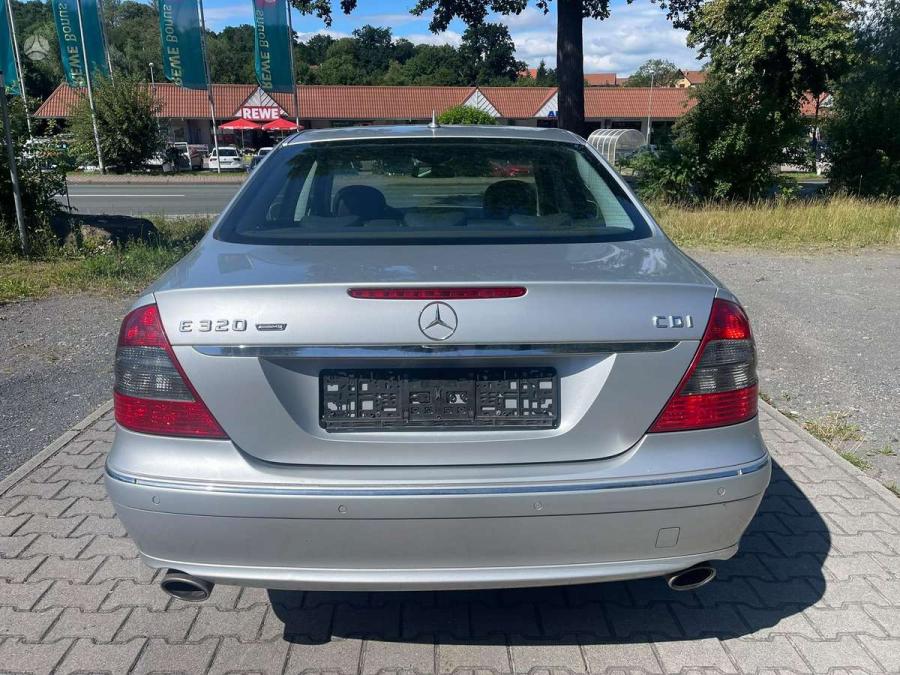 Grey Mercedes-Benz E 320 2009 in Prienai, with an engine capacity of 2.99 L and mileage of 4 thousand km for 3850 €, photo 10 on AUTOMOTO.COM.LV