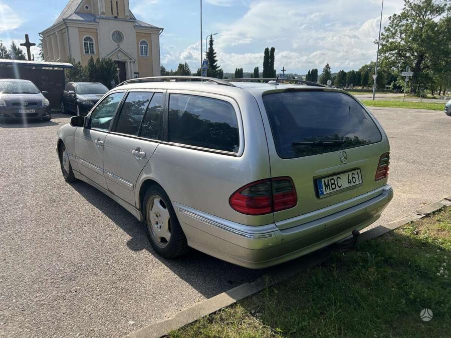 Серый Мерседес Е 320 2002 в Вильнюс, объемом двигателя 3.20 л и пробегом 570 тыс. км за 2100 €, фото 6 на AUTOMOTO.COM.LV