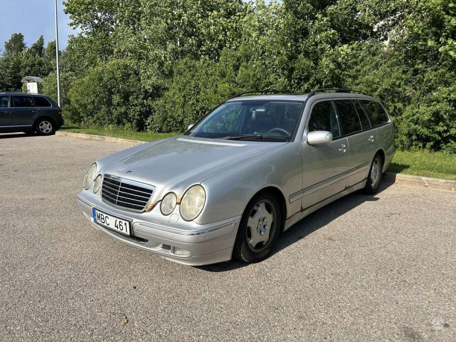 Серый Мерседес Е 320 2002 в Вильнюс, объемом двигателя 3.20 л и пробегом 570 тыс. км за 2100 €, фото 8 на AUTOMOTO.COM.LV