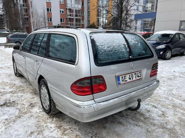 Pelēks Mercedes-Benz E 320 2003 Viļņa, ar dzinēja tilpumu 3.20 L un nobraukumu 364 tūkst. km par 2699 €, foto 4 vietnē AUTOMOTO.COM.LV