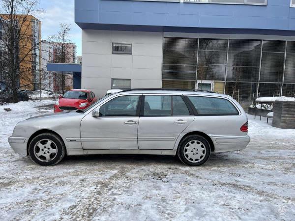 Pelēks Mercedes-Benz E 320 2003 Viļņa, ar dzinēja tilpumu 3.20 L un nobraukumu 364 tūkst. km par 2699 €, foto 5 vietnē AUTOMOTO.COM.LV