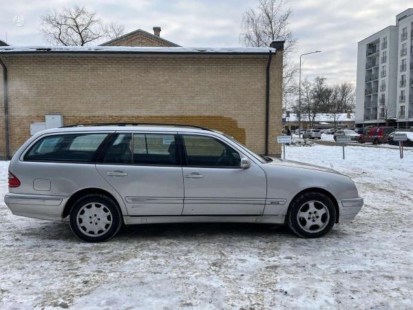 Pelēks Mercedes-Benz E 320 2003 Viļņa, ar dzinēja tilpumu 3.20 L un nobraukumu 364 tūkst. km par 2699 €, foto 6 vietnē AUTOMOTO.COM.LV