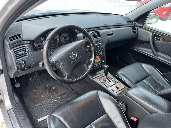 Pelēks Mercedes-Benz E 320 2003 Viļņa, ar dzinēja tilpumu 3.20 L un nobraukumu 364 tūkst. km par 2699 €, foto 7 vietnē AUTOMOTO.COM.LV