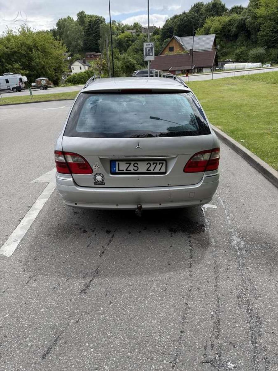 Grey Mercedes-Benz E 320 2003 in Vilnius, with an engine capacity of 3.22 L and mileage of 450 thousand km for 2000 €, photo 5 on AUTOMOTO.COM.LV