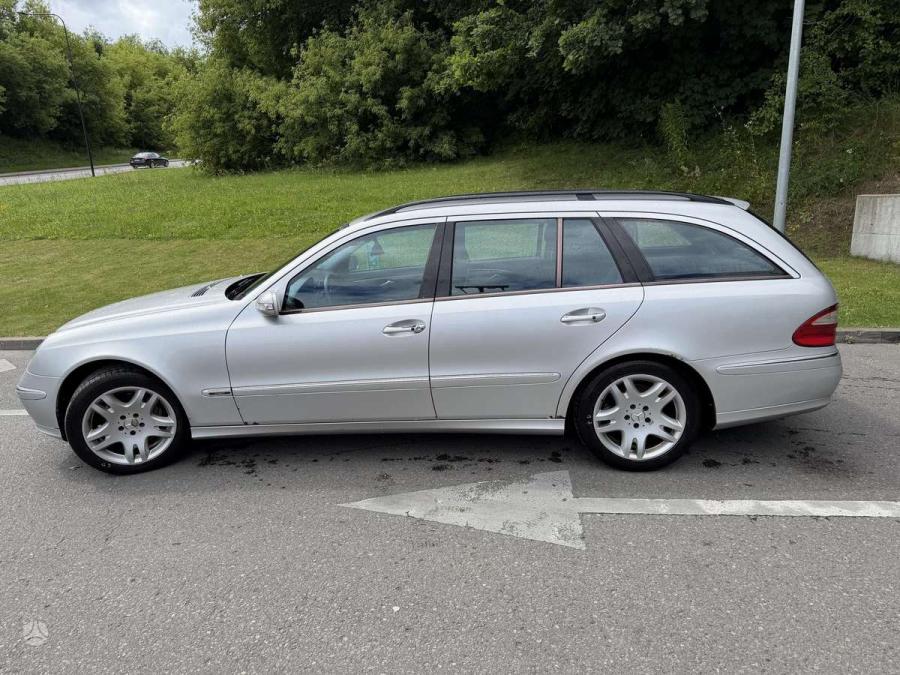 Grey Mercedes-Benz E 320 2003 in Vilnius, with an engine capacity of 3.22 L and mileage of 450 thousand km for 2000 €, photo 6 on AUTOMOTO.COM.LV