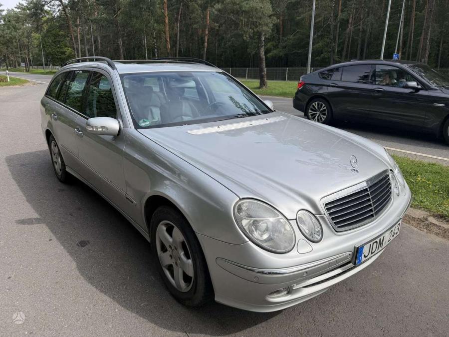 Серый Мерседес Е 320 2003 в Вильнюс, объемом двигателя 3.22 л и пробегом 107 тыс. км за 2600 €, фото 3 на AUTOMOTO.COM.LV