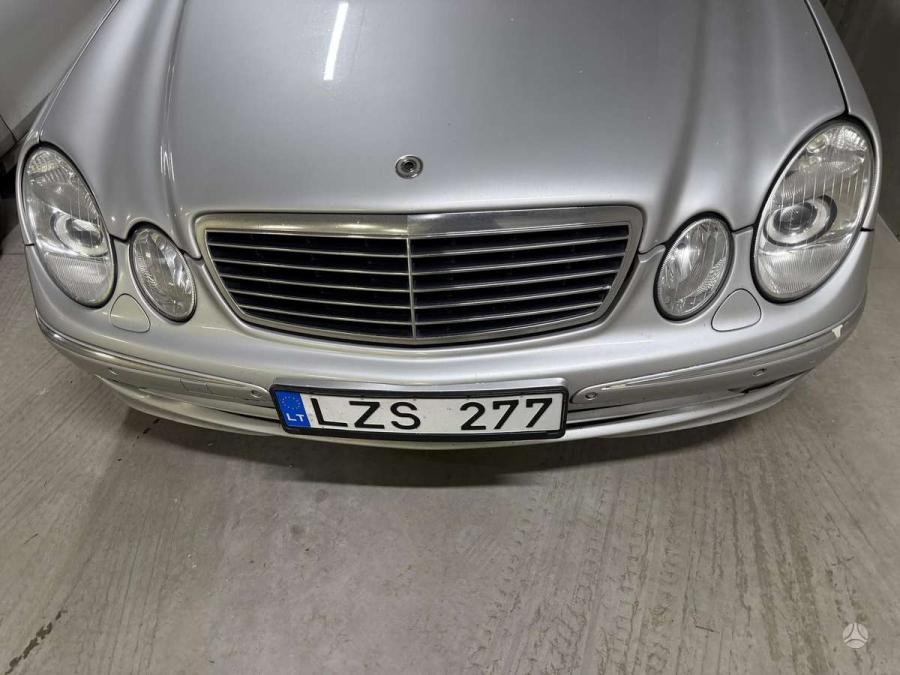 Pelēks Mercedes-Benz E 320 2003 Viļņa, ar dzinēja tilpumu 3.22 L un nobraukumu 454 tūkst. km par 1790 €, foto 5 vietnē AUTOMOTO.COM.LV