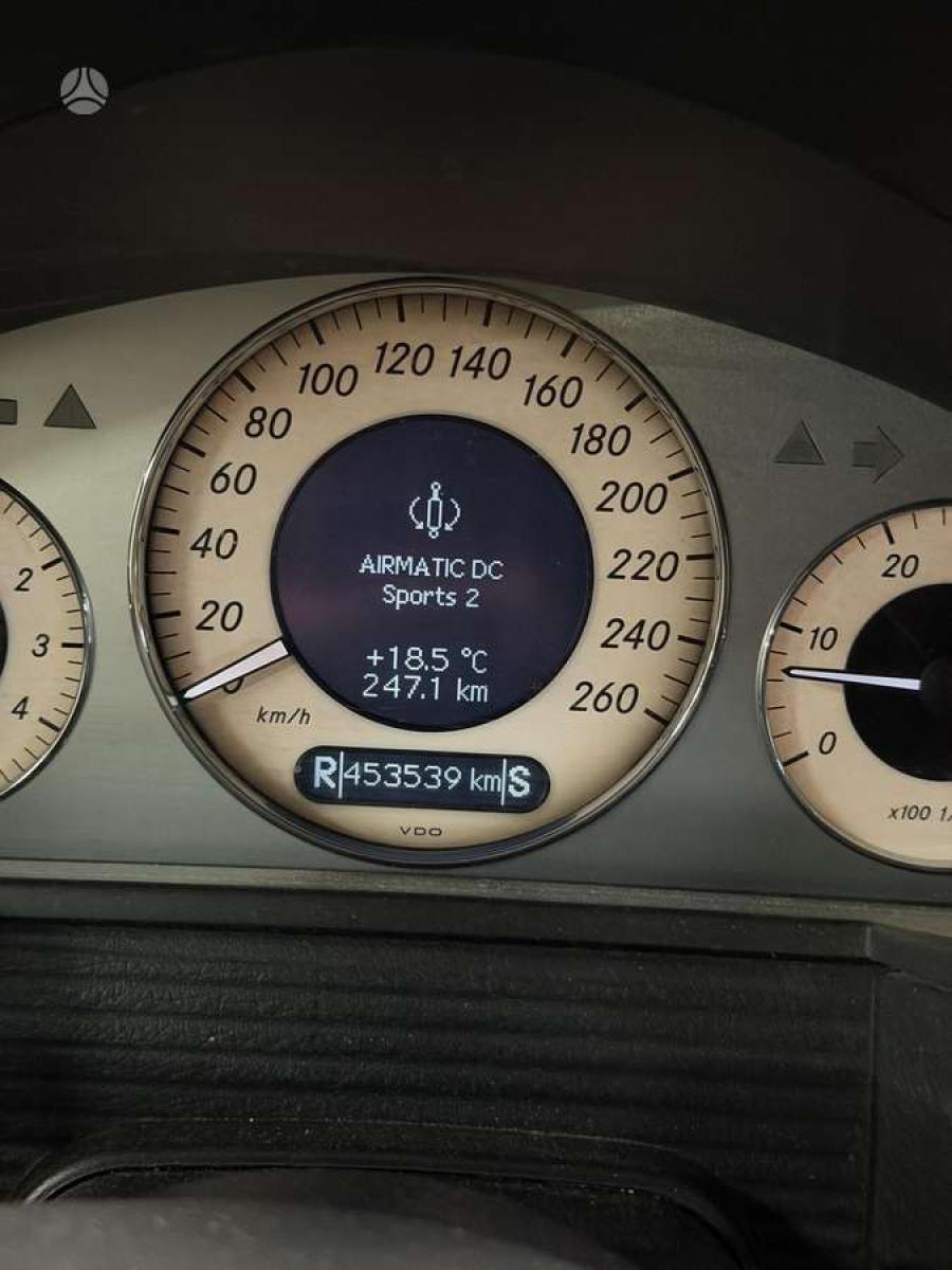 Pelēks Mercedes-Benz E 320 2003 Viļņa, ar dzinēja tilpumu 3.22 L un nobraukumu 454 tūkst. km par 1790 €, foto 7 vietnē AUTOMOTO.COM.LV