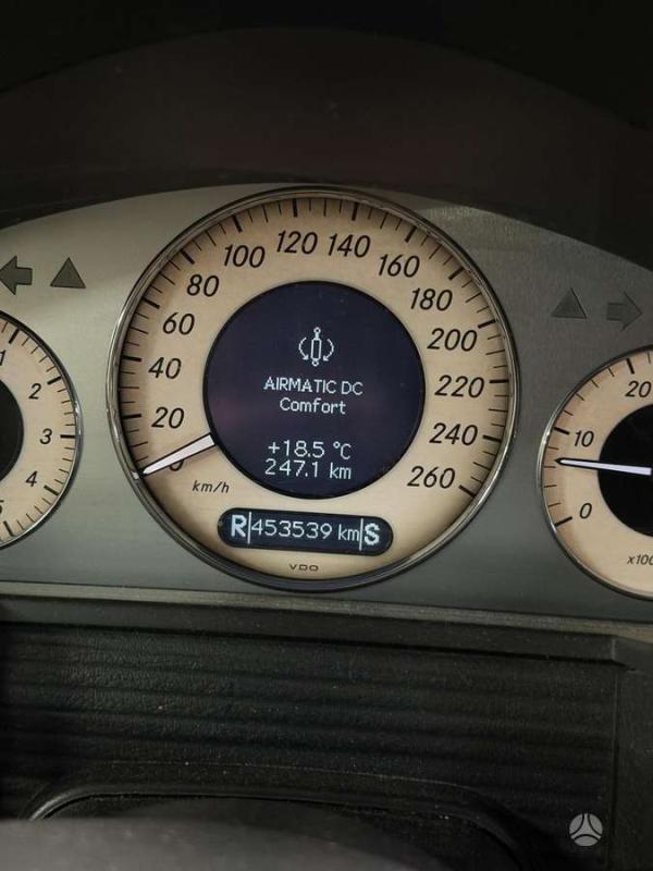Grey Mercedes-Benz E 320 2003 in Vilnius, with an engine capacity of 3.22 L and mileage of 454 thousand km for 1790 €, photo 9 on AUTOMOTO.COM.LV