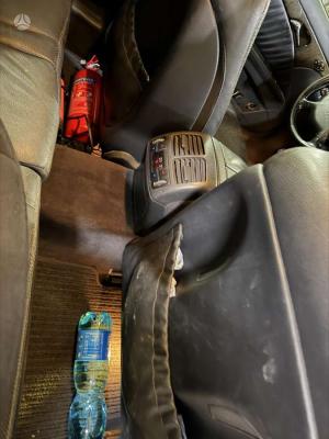 Pelēks Mercedes-Benz E 320 2003 Viļņa, ar dzinēja tilpumu 3.22 L un nobraukumu 454 tūkst. km par 1790 €, foto 16 vietnē AUTOMOTO.COM.LV