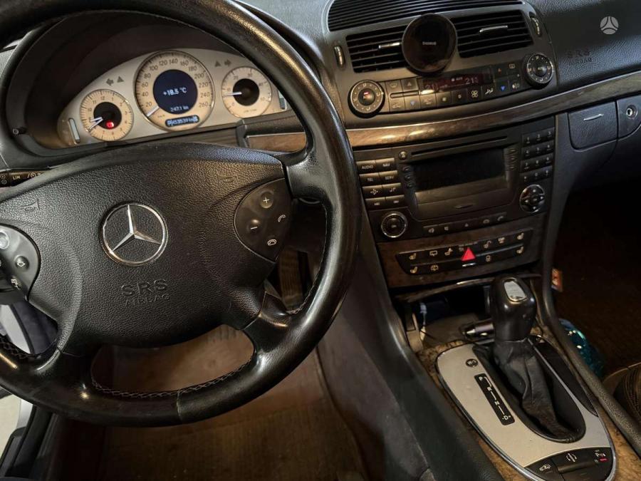 Pelēks Mercedes-Benz E 320 2003 Viļņa, ar dzinēja tilpumu 3.22 L un nobraukumu 454 tūkst. km par 1790 €, foto 20 vietnē AUTOMOTO.COM.LV