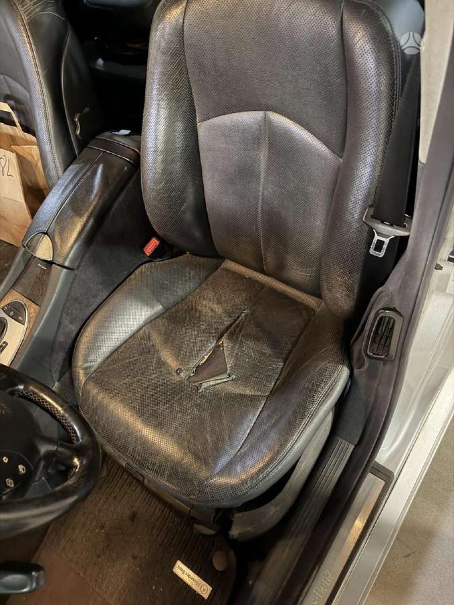 Pelēks Mercedes-Benz E 320 2003 Viļņa, ar dzinēja tilpumu 3.22 L un nobraukumu 454 tūkst. km par 1790 €, foto 24 vietnē AUTOMOTO.COM.LV