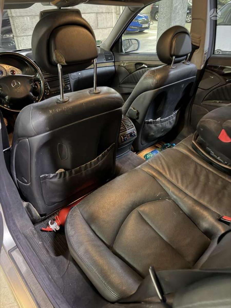 Pelēks Mercedes-Benz E 320 2003 Viļņa, ar dzinēja tilpumu 3.22 L un nobraukumu 454 tūkst. km par 1790 €, foto 25 vietnē AUTOMOTO.COM.LV