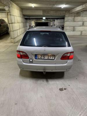 Pelēks Mercedes-Benz E 320 2003 Viļņa, ar dzinēja tilpumu 3.22 L un nobraukumu 454 tūkst. km par 1790 €, foto 26 vietnē AUTOMOTO.COM.LV
