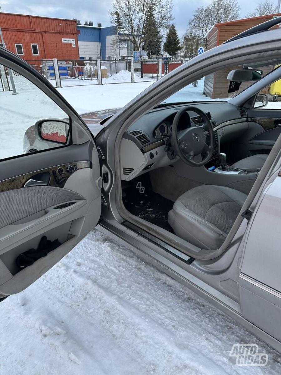 Pelēks Mercedes-Benz E 320 2004 Kauņa, ar dzinēja tilpumu 3.20 L un nobraukumu 431 tūkst. km par 2150 €, foto 8 vietnē AUTOMOTO.COM.LV