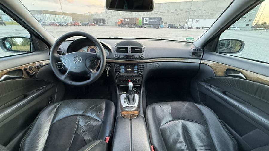 Grey Mercedes-Benz E 320 2004 in Tallinn, with an engine capacity of 0.00 L and mileage of 476 thousand km for 2900 €, photo 5 on AUTOMOTO.COM.LV