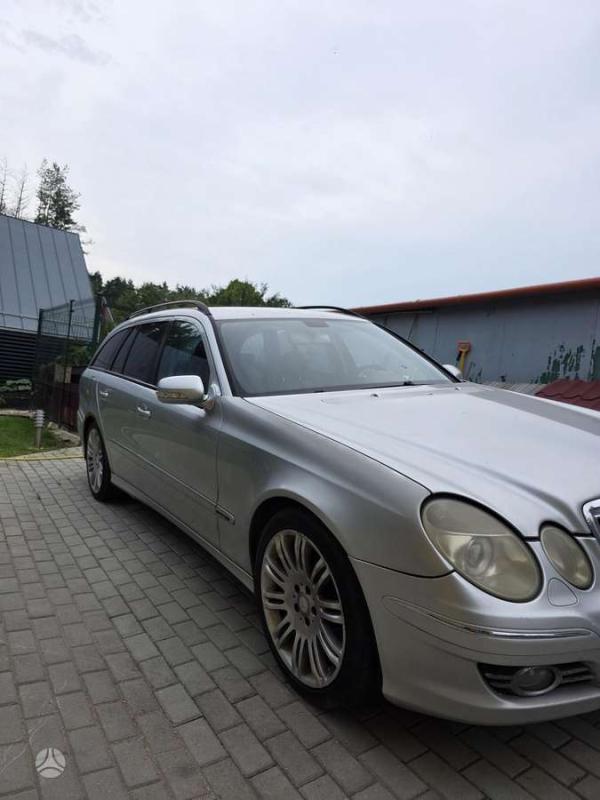 Grey Mercedes-Benz E 320 2004 in Vilnius, with an engine capacity of 3.22 L and mileage of 432 thousand km for 1500 €, photo 4 on AUTOMOTO.COM.LV