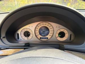 Pelēks Mercedes-Benz E 320 2005 Rīga, ar dzinēja tilpumu 3.20 L un nobraukumu 296 tūkst. km par 2750 €, foto  vietnē AUTOMOTO.COM.LV