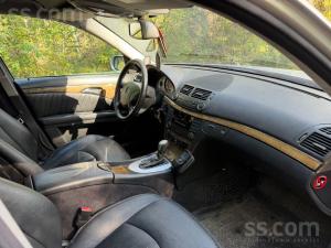 Серый Мерседес Е 320 2005 в Рига, объемом двигателя 3.20 л и пробегом 296 тыс. км за 2750 €, фото 3 на AUTOMOTO.COM.LV