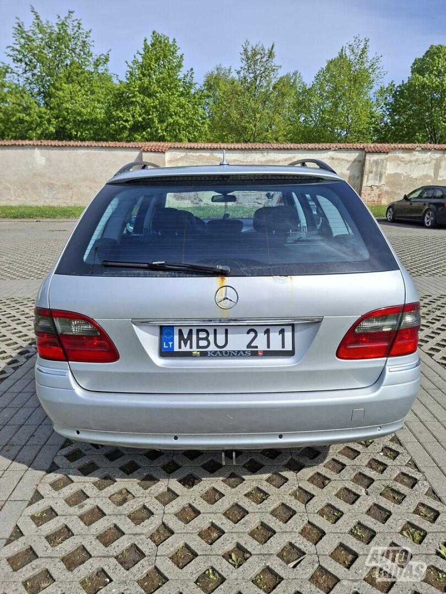 Pelēks Mercedes-Benz E 320 2006 Kauņa, ar dzinēja tilpumu 3.00 L un nobraukumu 349 tūkst. km par 2500 €, foto 6 vietnē AUTOMOTO.COM.LV