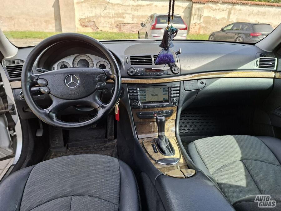 Pelēks Mercedes-Benz E 320 2006 Kauņa, ar dzinēja tilpumu 3.00 L un nobraukumu 349 tūkst. km par 2500 €, foto 11 vietnē AUTOMOTO.COM.LV