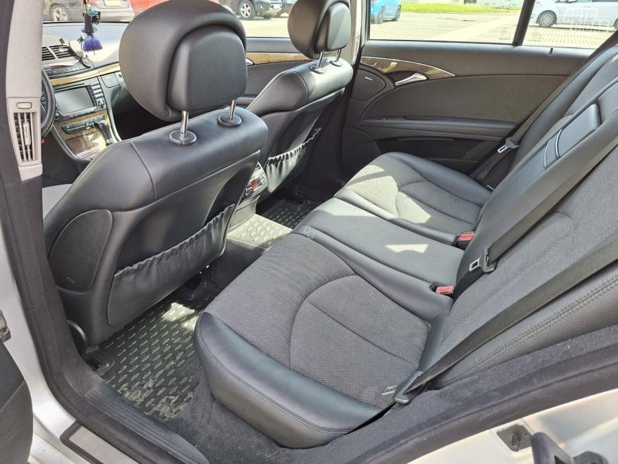 Pelēks Mercedes-Benz E 320 2006 Kauņa, ar dzinēja tilpumu 3.00 L un nobraukumu 349 tūkst. km par 2500 €, foto 13 vietnē AUTOMOTO.COM.LV