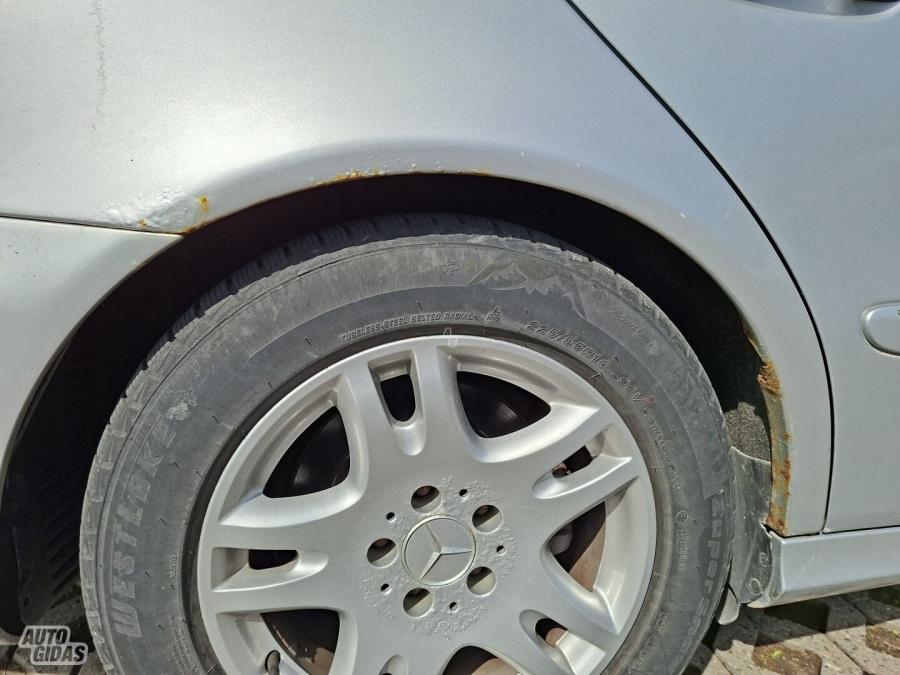 Pelēks Mercedes-Benz E 320 2006 Kauņa, ar dzinēja tilpumu 3.00 L un nobraukumu 349 tūkst. km par 2500 €, foto 18 vietnē AUTOMOTO.COM.LV