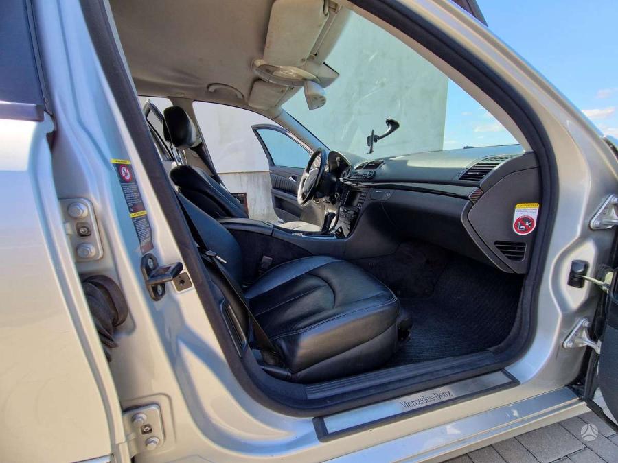 Grey Mercedes-Benz E 320 2006 in Klaipeda, with an engine capacity of 2.99 L and mileage of 373 thousand km for 4490 €, photo 33 on AUTOMOTO.COM.LV
