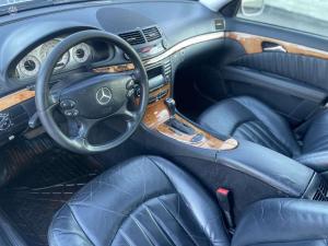 Pelēks Mercedes-Benz E 320 2007 Alīta, ar dzinēja tilpumu 2.99 L un nobraukumu 350 tūkst. km par 4900 €, foto 18 vietnē AUTOMOTO.COM.LV