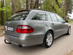 Grey Mercedes-Benz E 320 2007 in Alytus, with an engine capacity of 3.20 L and mileage of 359 thousand km for 3300 €, photo 4 on AUTOMOTO.COM.LV