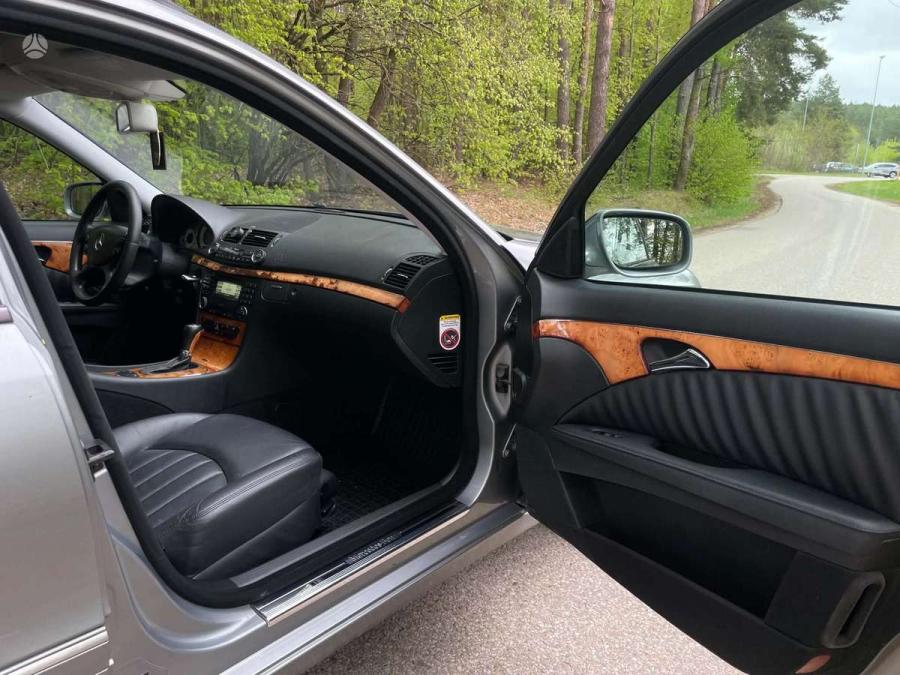 Grey Mercedes-Benz E 320 2007 in Alytus, with an engine capacity of 3.20 L and mileage of 359 thousand km for 3300 €, photo 16 on AUTOMOTO.COM.LV