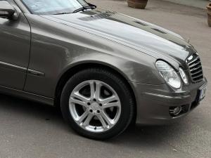 Серый Мерседес Е 320 2007 в Юрмала, объемом двигателя 3.00 л и пробегом 270 тыс. км за 5550 €, фото 16 на AUTOMOTO.COM.LV