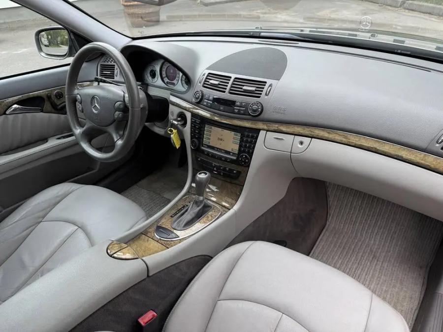 Серый Мерседес Е 320 2007 в Юрмала, объемом двигателя 3.00 л и пробегом 270 тыс. км за 5550 €, фото 20 на AUTOMOTO.COM.LV