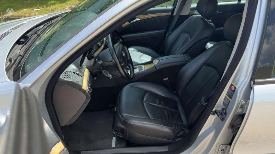 Grey Mercedes-Benz E 320 2007 in Vilnius, with an engine capacity of 2.99 L and mileage of 350 thousand km for 3600 €, photo 14 on AUTOMOTO.COM.LV
