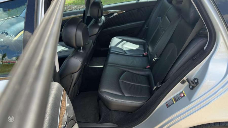 Grey Mercedes-Benz E 320 2007 in Vilnius, with an engine capacity of 2.99 L and mileage of 350 thousand km for 3600 €, photo 17 on AUTOMOTO.COM.LV