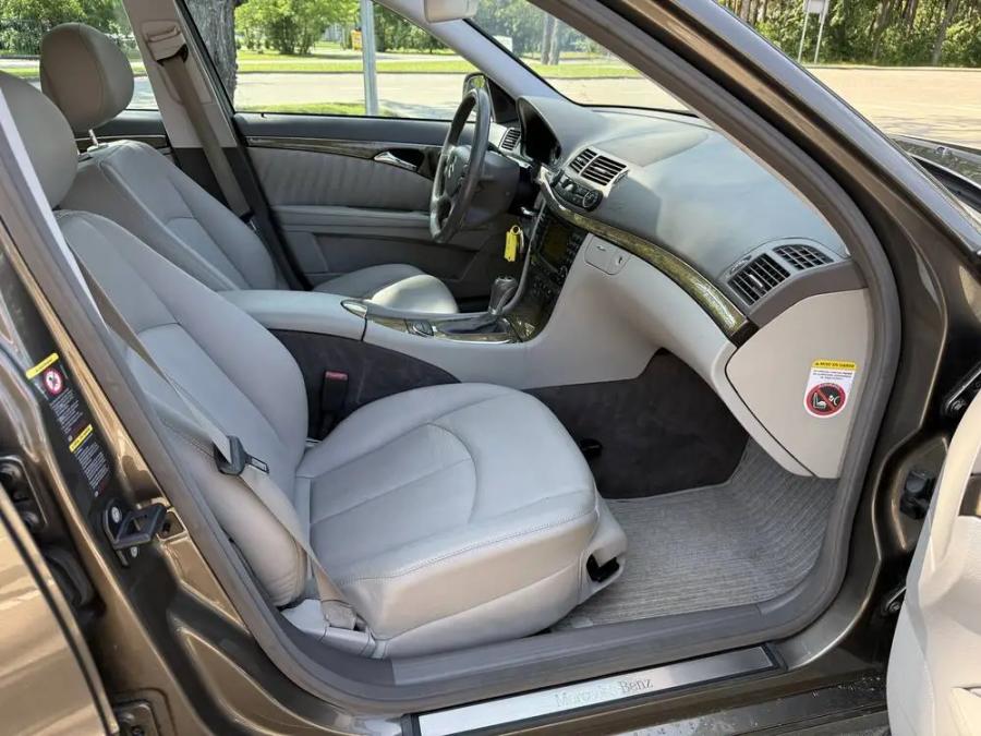 Grey Mercedes-Benz E 320 2007 in Jurmala, with an engine capacity of 3.00 L and mileage of 270 thousand km for 5150 €, photo 20 on AUTOMOTO.COM.LV