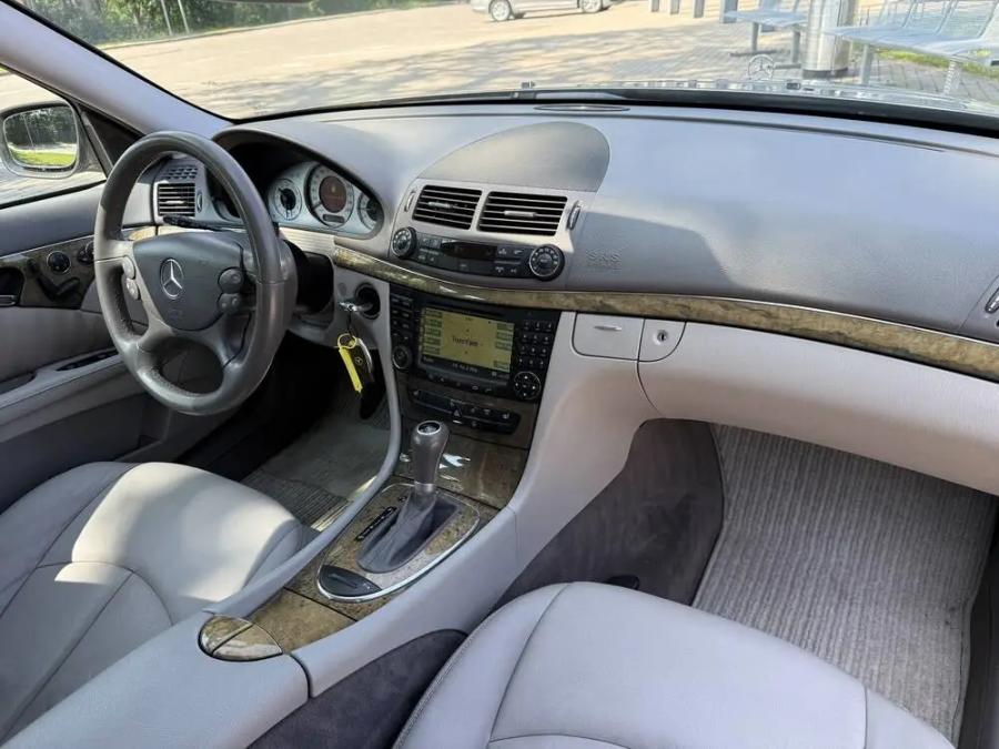 Grey Mercedes-Benz E 320 2007 in Jurmala, with an engine capacity of 3.00 L and mileage of 270 thousand km for 5150 €, photo 22 on AUTOMOTO.COM.LV