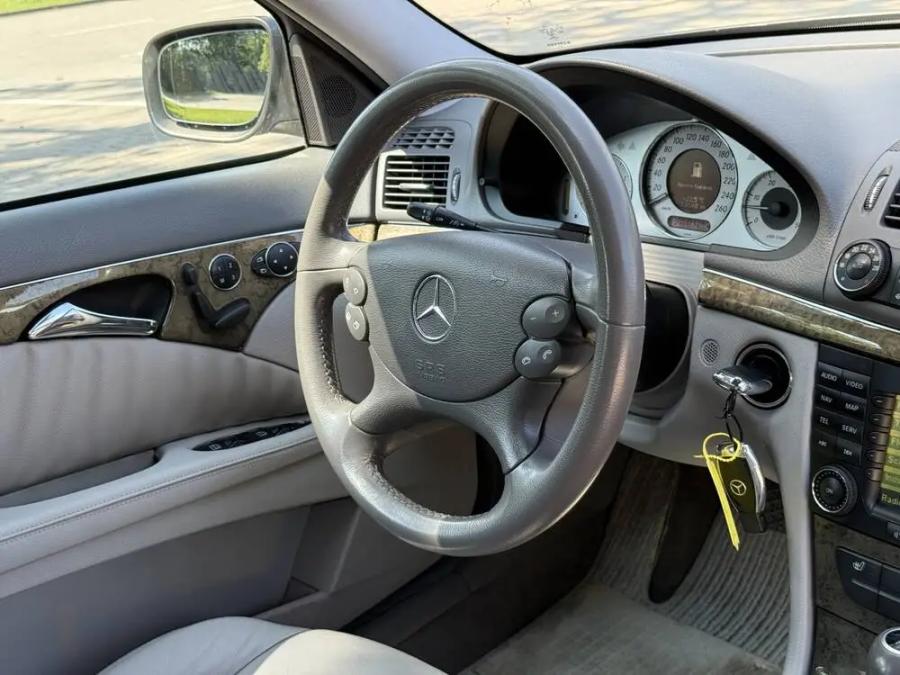 Grey Mercedes-Benz E 320 2007 in Jurmala, with an engine capacity of 3.00 L and mileage of 270 thousand km for 5150 €, photo 23 on AUTOMOTO.COM.LV