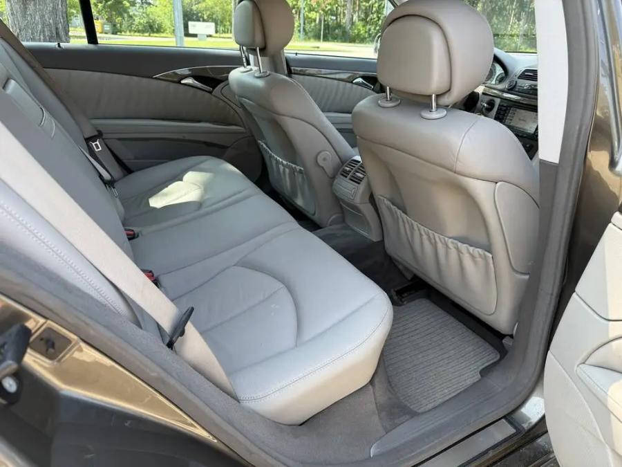 Grey Mercedes-Benz E 320 2007 in Jurmala, with an engine capacity of 3.00 L and mileage of 270 thousand km for 5150 €, photo 24 on AUTOMOTO.COM.LV