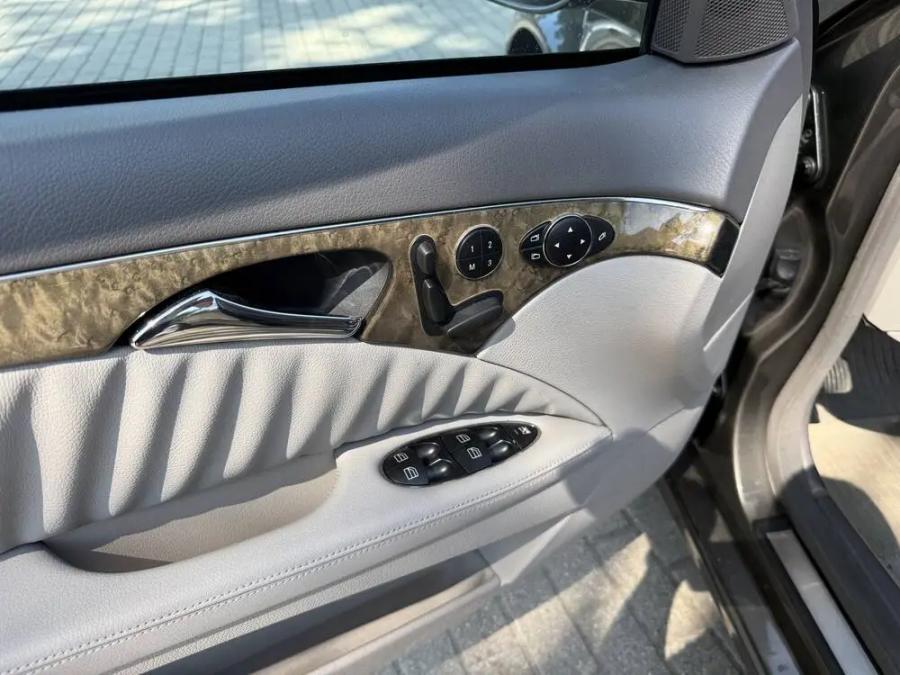 Grey Mercedes-Benz E 320 2007 in Jurmala, with an engine capacity of 3.00 L and mileage of 270 thousand km for 5150 €, photo 28 on AUTOMOTO.COM.LV