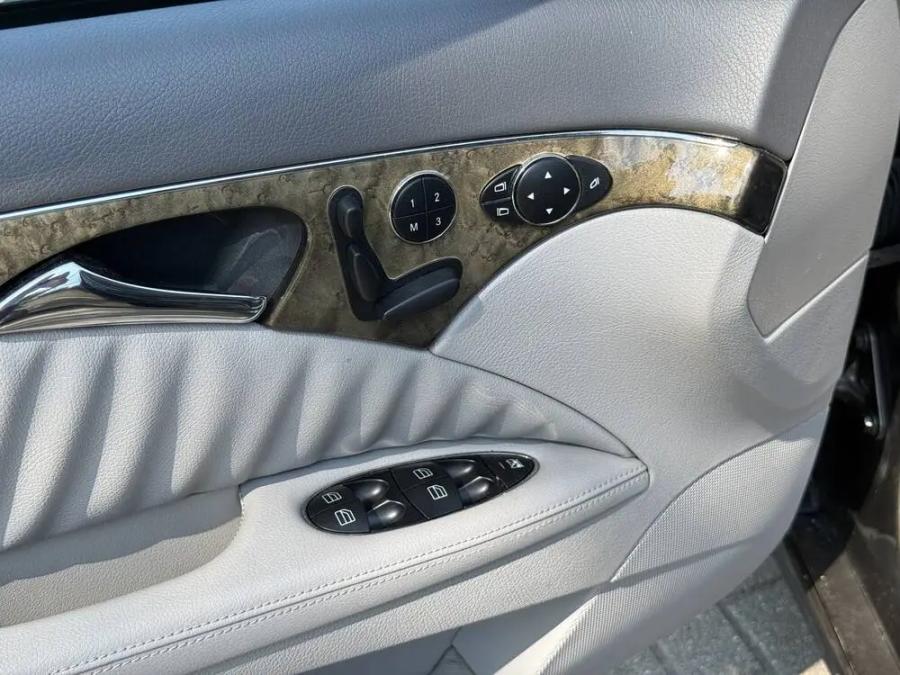 Grey Mercedes-Benz E 320 2007 in Jurmala, with an engine capacity of 3.00 L and mileage of 270 thousand km for 5150 €, photo 29 on AUTOMOTO.COM.LV