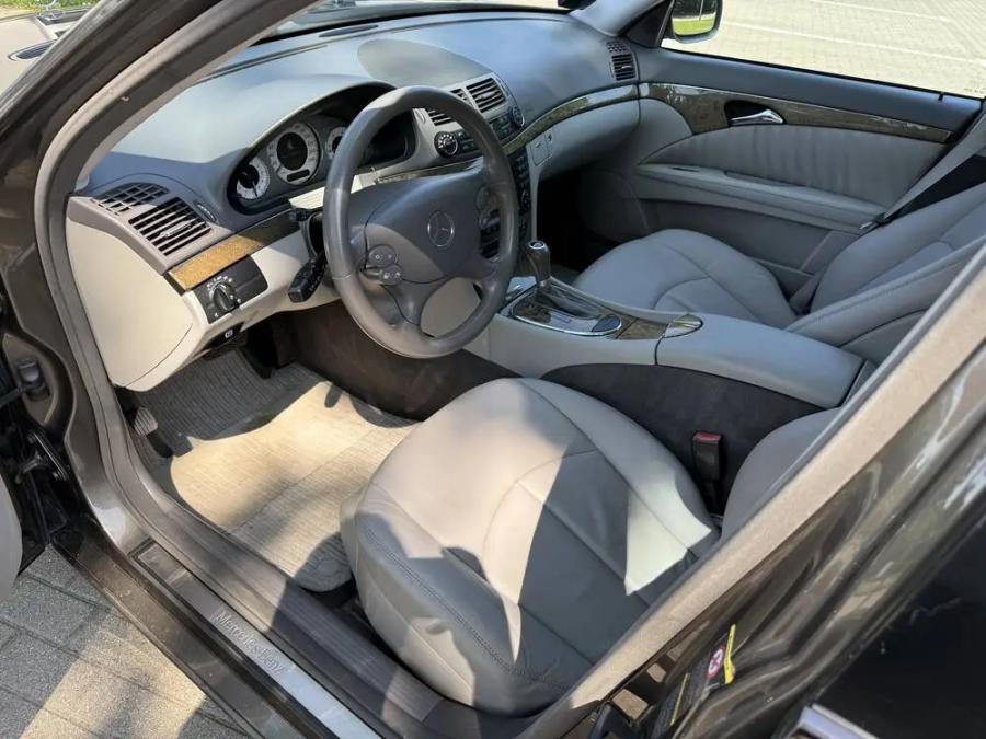 Grey Mercedes-Benz E 320 2007 in Jurmala, with an engine capacity of 3.00 L and mileage of 270 thousand km for 5150 €, photo 30 on AUTOMOTO.COM.LV