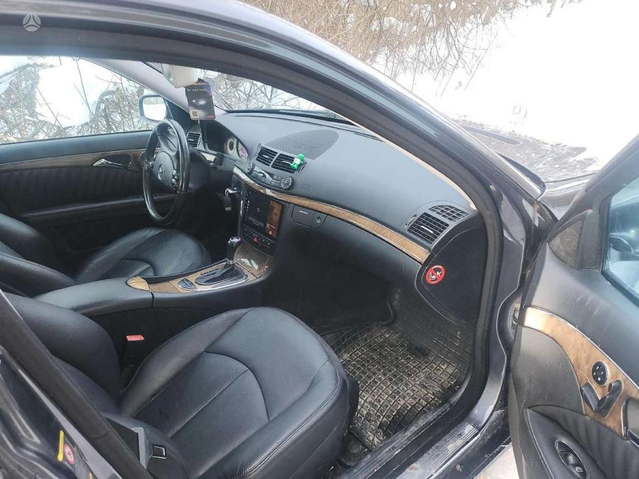 Pelēks Mercedes-Benz E 320 2008 Molėtai, ar dzinēja tilpumu 2.99 L un nobraukumu 319 tūkst. km par 3300 €, foto 8 vietnē AUTOMOTO.COM.LV