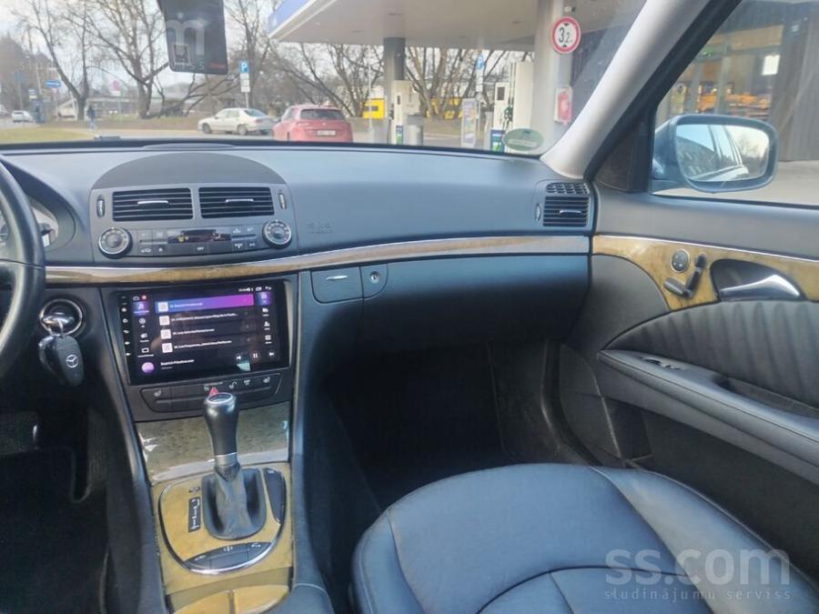 Pelēks Mercedes-Benz E 320 2008 Rīga, ar dzinēja tilpumu 3.00 L un nobraukumu 0 tūkst. km par 4990 €, foto 14 vietnē AUTOMOTO.COM.LV