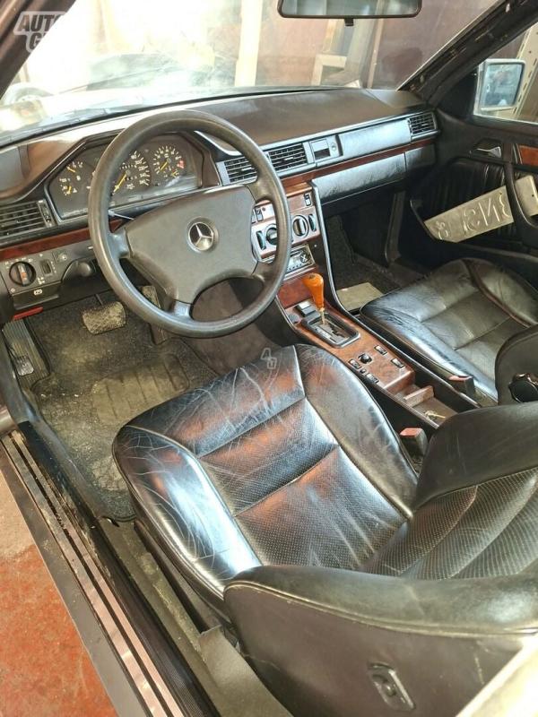 Mercedes-Benz E 320 1993 in Kretinga, with an engine capacity of 3.20 L and mileage of 350 thousand km for 5500 €, photo 5 on AUTOMOTO.COM.LV